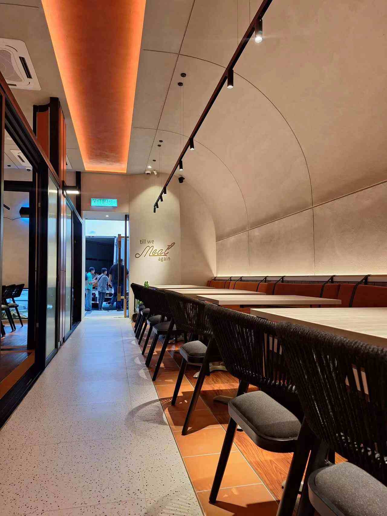 Rope Chair Integrated Into Restaurant Dining Space - jiemei